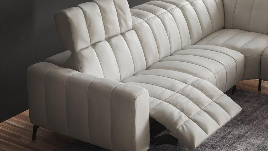 Sofá Portento da Natuzzi Editions une sofisticação e tecnologia ...